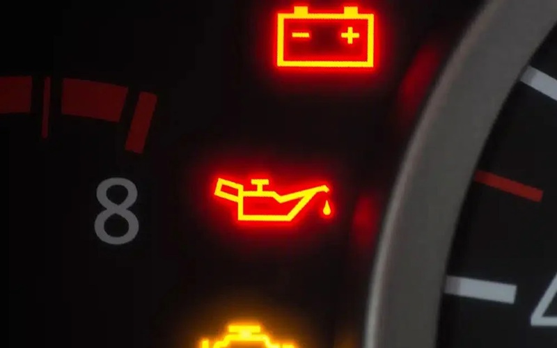 Auto Advice: What Should I Do If The Oil Light Comes On?